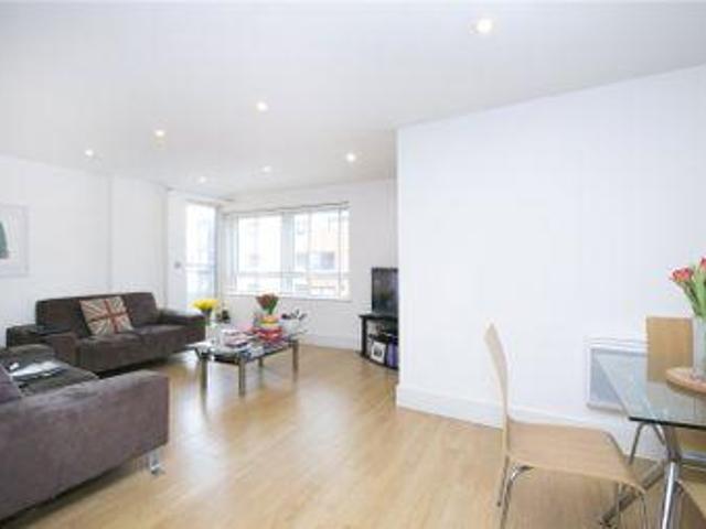 2 Bedrooms Flat for rent in Shepherdess Walk, London N1