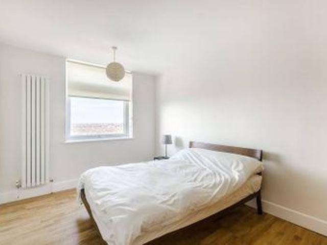 2 Bedrooms Flat for rent in Shepherds Court, Shepherd´s Bush W12