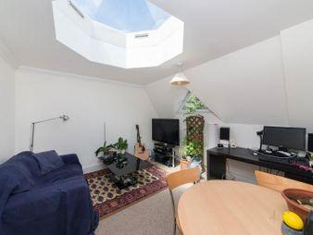 2 Bedrooms Flat for rent in Shepherds Hill, London N6