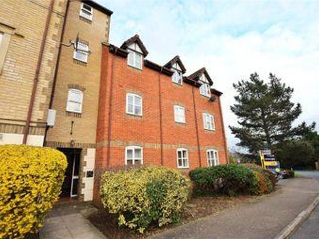 2 Bedrooms Flat for rent in Sherwood House, Rembrandt Way, Reading, Berkshire RG1