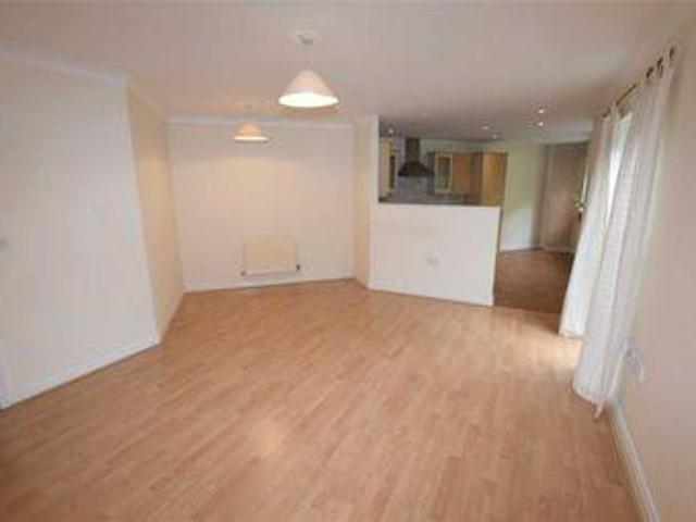 2 Bedrooms Flat for rent in Shillingford Close, Mill Hill, London NW7