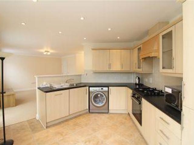 2 Bedrooms Flat for rent in Shillingford Close, London NW7