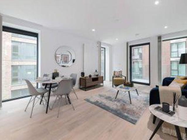 2 Bedrooms Flat for rent in Shipwright Street, London E16