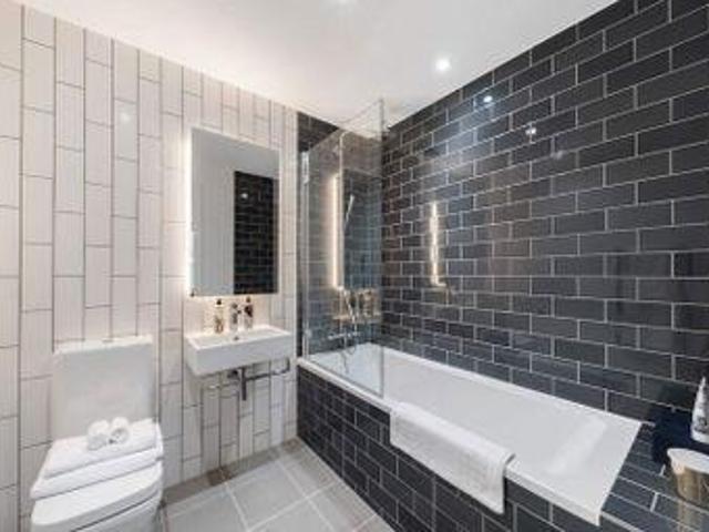 2 Bedrooms Flat for rent in Shipwright Street, London E16