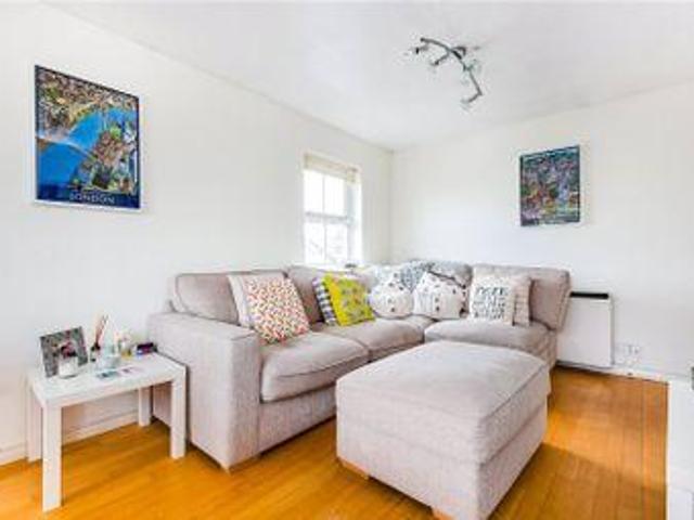 2 Bedrooms Flat for rent in Shire Place, London SW18