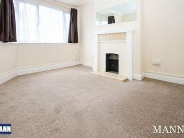 2 Bedrooms Flat for rent in Shirley Close, Dartford DA1