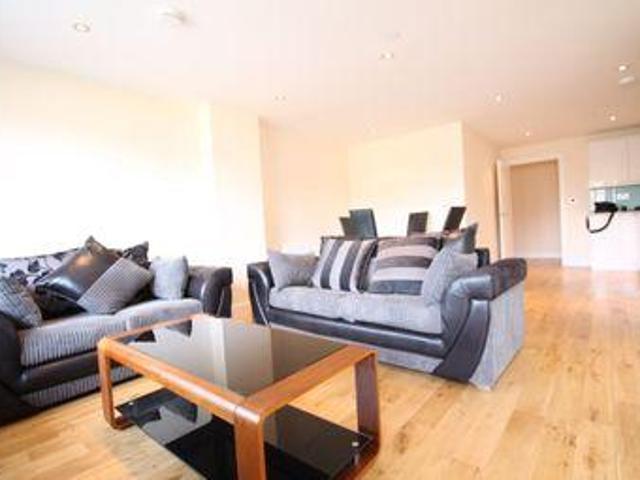 2 Bedrooms Flat for rent in Shirley Street, Canning Town, London E16