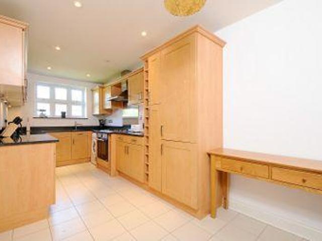 2 Bedrooms Flat for rent in Shoppenhangers Road, Maidenhead SL6