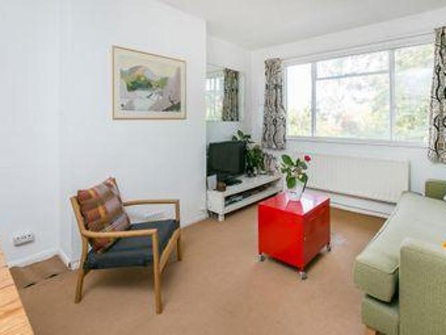 2 Bedrooms Flat for rent in Sibella Road, Clapham, London SW4