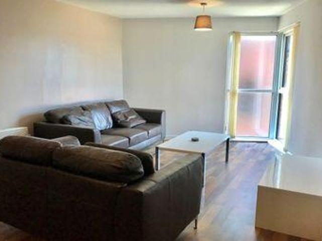2 Bedrooms Flat for rent in Sillavan Way, Salford M3