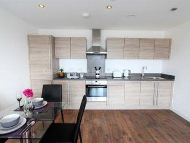 2 Bedrooms Flat for rent in Sillavan Way, Salford M3