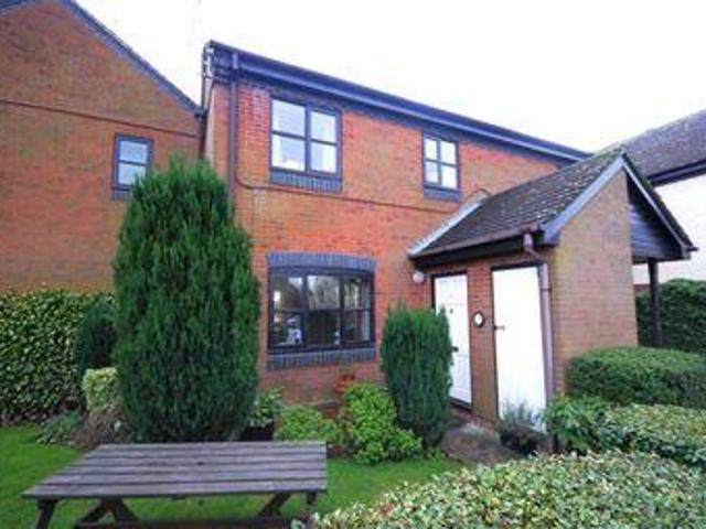2 Bedrooms Flat for rent in Simeon Way, Stone ST15