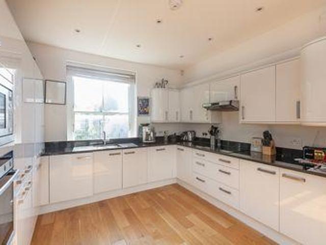 2 Bedrooms Flat for rent in Simon Close, Portobello Road, London W11