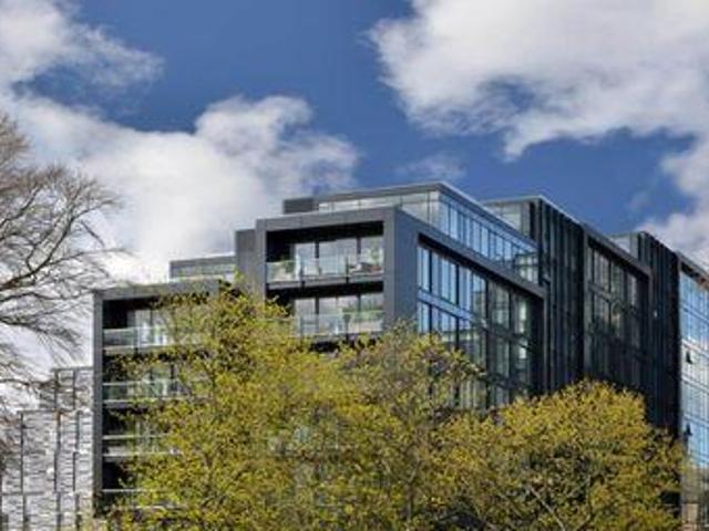 2 Bedrooms Flat for rent in Simpson Loan, Quartermile, Edinburgh EH3
