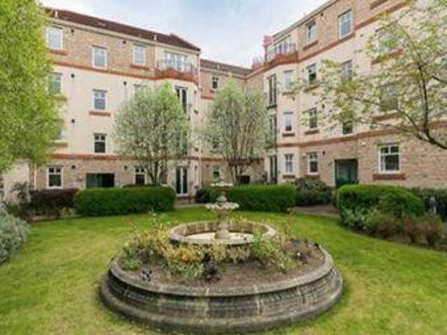 2 Bedrooms Flat for rent in Sinclair Place, Gorgie, Edinburgh EH11