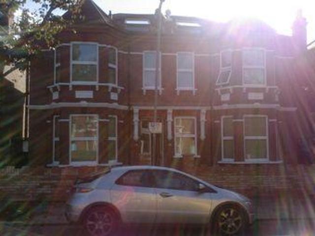 2 Bedrooms Flat for rent in Skardu Road, Criklewood NW2