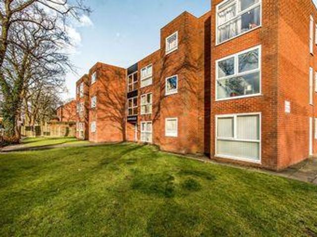 2 Bedrooms Flat for rent in Slade Lane, Manchester M19