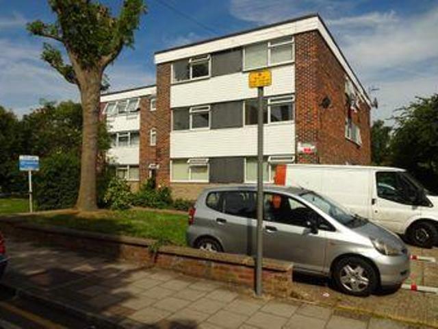 2 Bedrooms Flat for rent in Slough Lane, London NW9