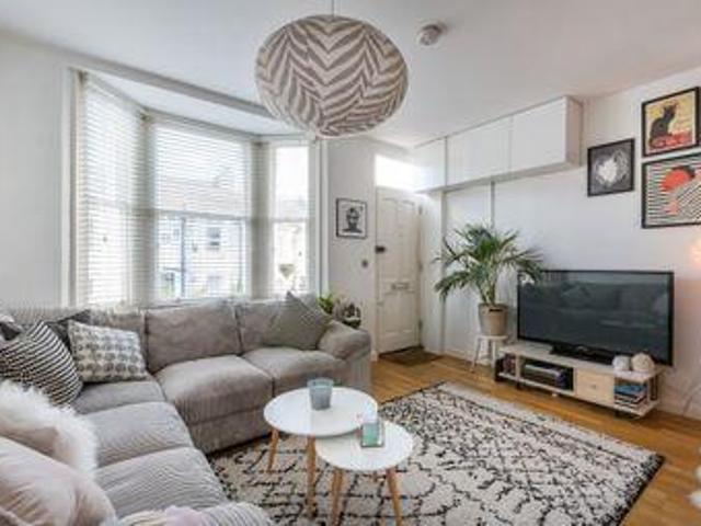 2 Bedrooms Flat for rent in Spurgeon Street, London SE1