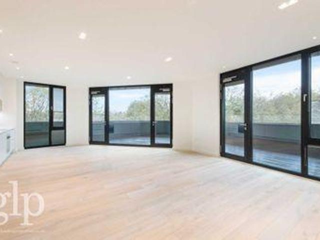 2 Bedrooms Flat for rent in Spa Green Estate, Rosebery Avenue, London EC1R