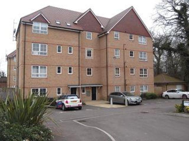 2 Bedrooms Flat for rent in Sparrowhawk Place, Hatfield AL10