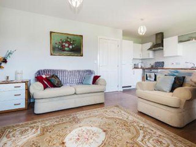 2 Bedrooms Flat for rent in Spectre Court, Hatfield, Hertfordshire AL10