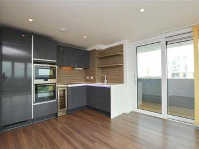 2 Bedrooms Flat for rent in Spectrum Way, London SW18