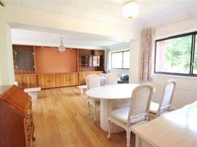 2 Bedrooms Flat for rent in Spencer Close, London N3