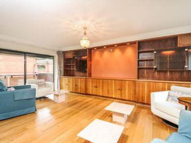 2 Bedrooms Flat for rent in Spencer Close N3, Finchley, London