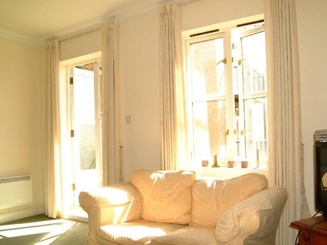 2 Bedrooms Flat for Rent in Spital Square | Foxtons