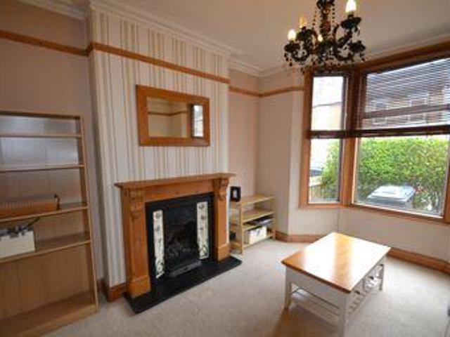 2 Bedrooms Flat for rent in Springrice Road, London SE13