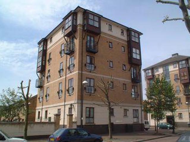 2 Bedrooms Flat for rent in Stuart House, London E16