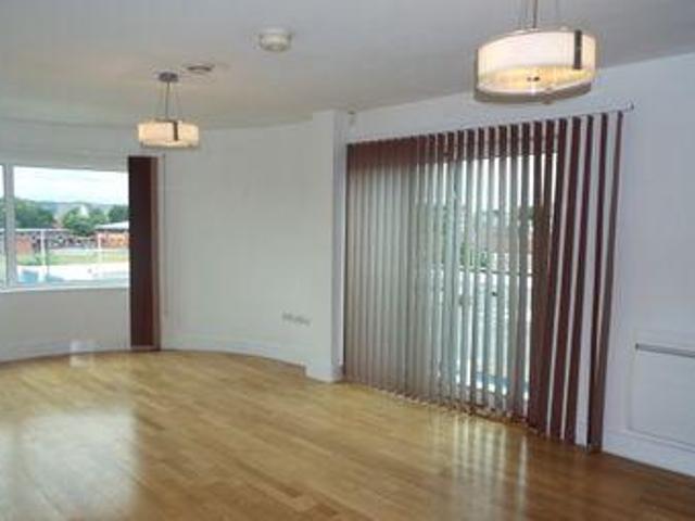 2 Bedrooms Flat for rent in Stuart Street, Cardiff CF10