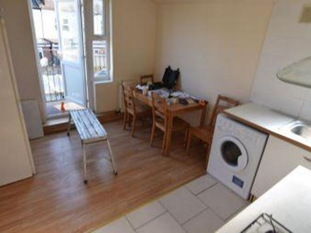 2 Bedrooms Flat for rent in Studley Road, London E7
