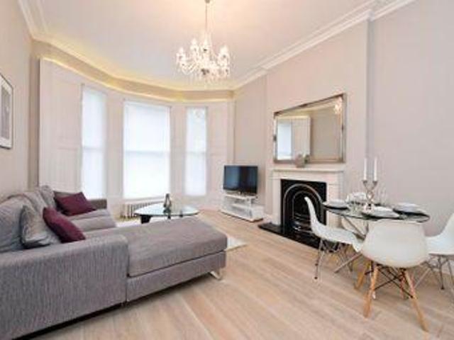 2 Bedrooms Flat for rent in St. Charles Square, London W10