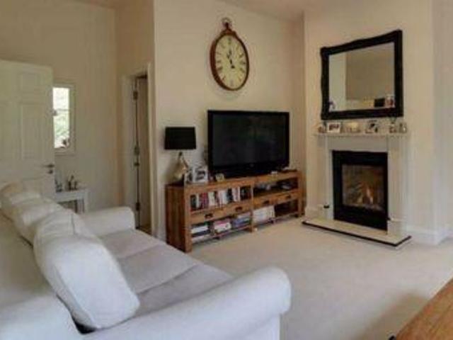 2 Bedrooms Flat for rent in St. Cuthberts Road, London NW2