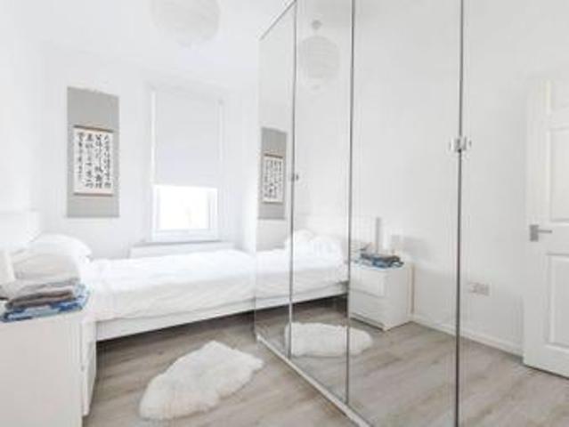 2 Bedrooms Flat for rent in St Andrews Road, Upton Park E13
