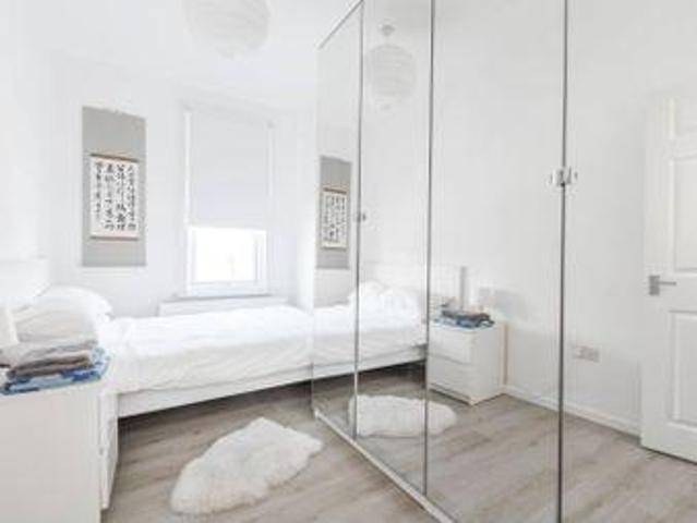 2 Bedrooms Flat for rent in St Andrews Road, Upton Park E13