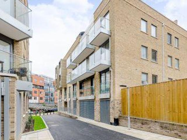 2 Bedrooms Flat for rent in St Anne Street, Canary Wharf E14