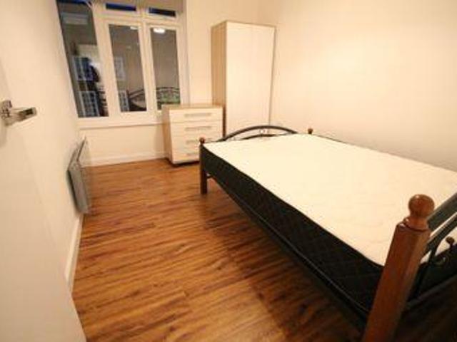 2 Bedrooms Flat for rent in St Anns, Harrow, London HA1