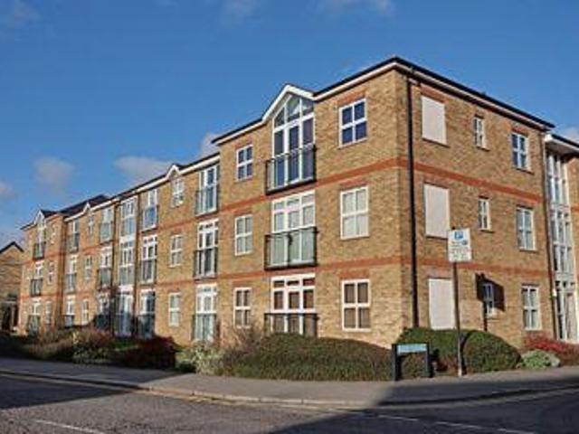 2 Bedrooms Flat for rent in St Augustines Court, Wharf Road, Bishops Stortford, Herts CM23
