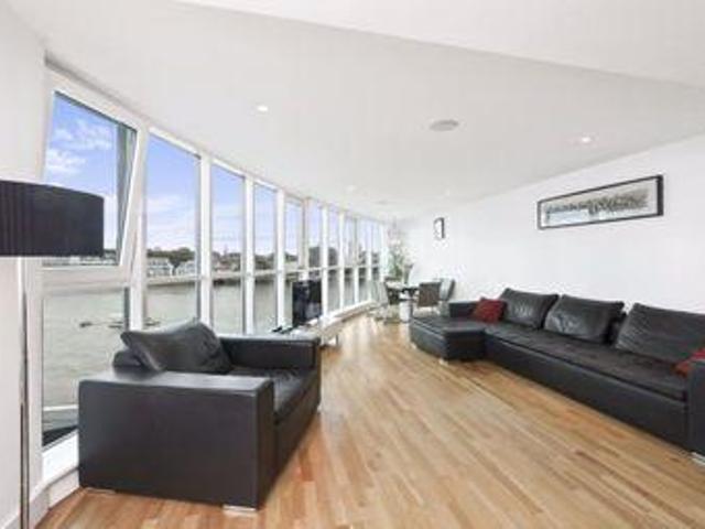 2 Bedrooms Flat for rent in St. George Wharf, London SW8