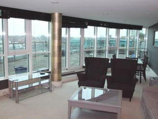 2 Bedrooms Flat for rent in St. George Wharf, London SW8