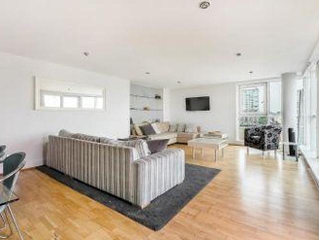 2 Bedrooms Flat for rent in St. George Wharf, London SW8