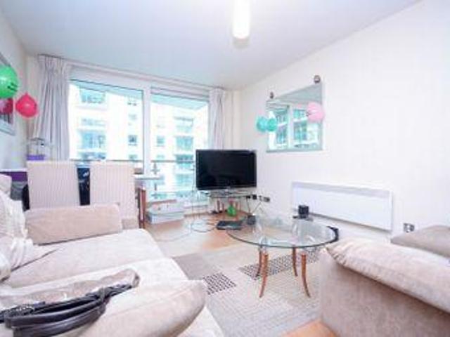 2 Bedrooms Flat for rent in St George Wharf, London SW8
