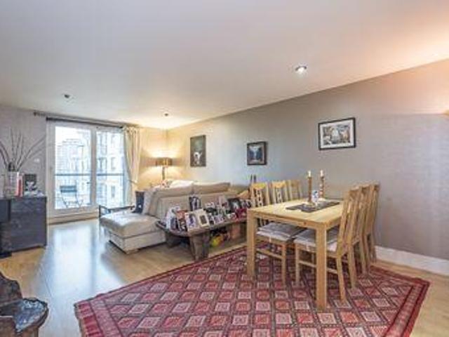 2 Bedrooms Flat for rent in St. George Wharf, London SW8