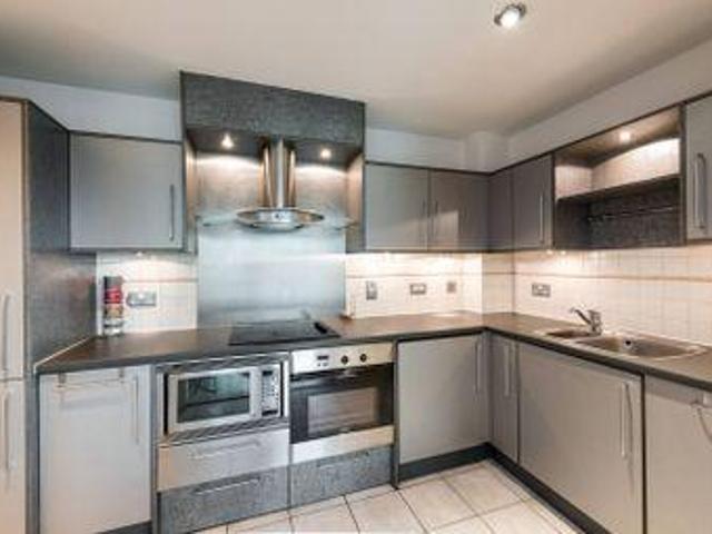 2 Bedrooms Flat for rent in St George Wharf, Vauxhall, London SW8