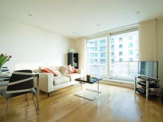 2 Bedrooms Flat for rent in St George Wharf, Vauxhall SW8