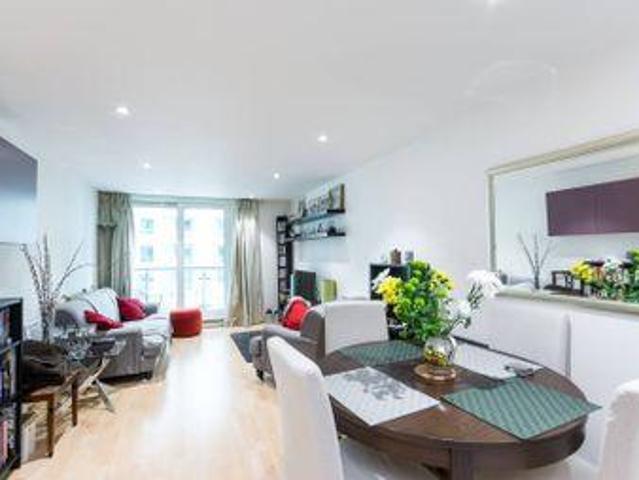 2 Bedrooms Flat for rent in St George Wharf, Vauxhall SW8