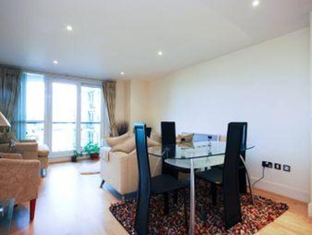 2 Bedrooms Flat for rent in St Georges Wharf, Vauxhall SW8